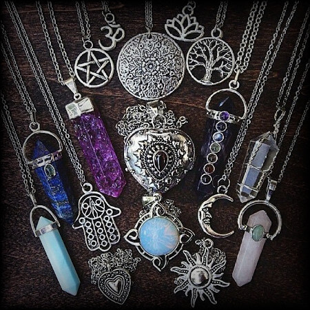 ¿QUÉ ES UN AMULETO? Y ¿QUÉ ES UN TALISMÁN?. DIFERENCIAS.